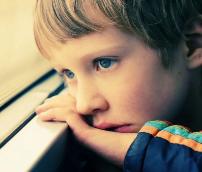 Enfant autiste : comment le reconnaître ? – Clinique Francheville